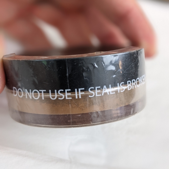 Milani | Makeup | 34 Milani Med Deep Translucent Setting Powder | Poshmark